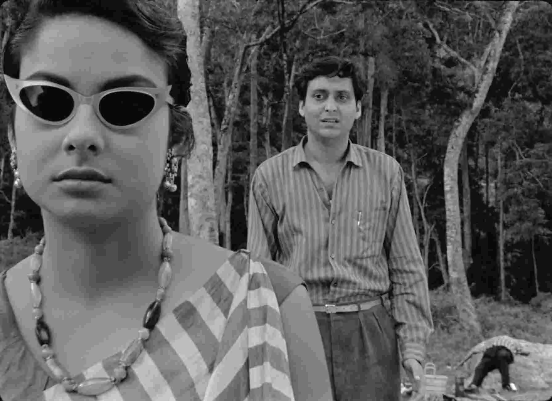 The Coward (Kapurush) - Cineville
